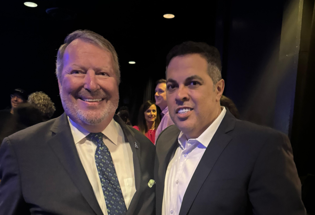 Triunfo Democrático em Orlando: Richard Harary Celebra a Reeleição de ...