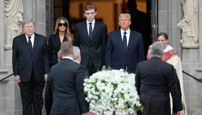 Melania Trump presta emocionante homenagem à sua mãe, Amalija Knavs, em ...