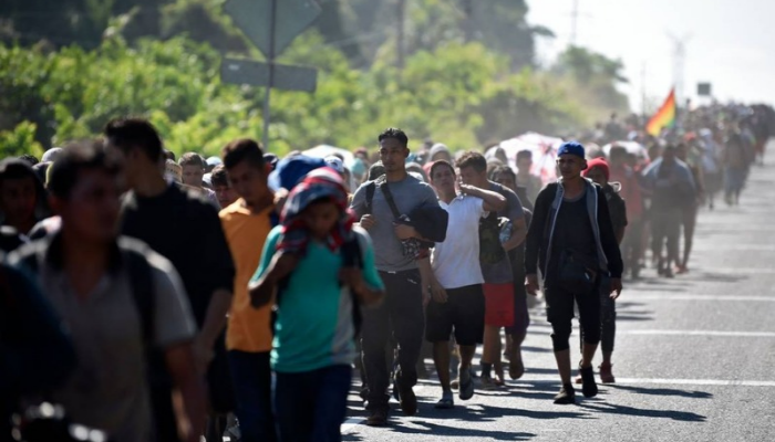Latinos lideram imigração nos EUA: Análise aponta crescimento contínuo ...