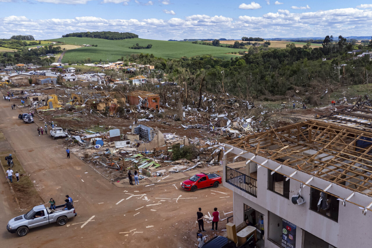Tornado no Paraná devasta cidade e deixa sistema de saúde em colapso no ...